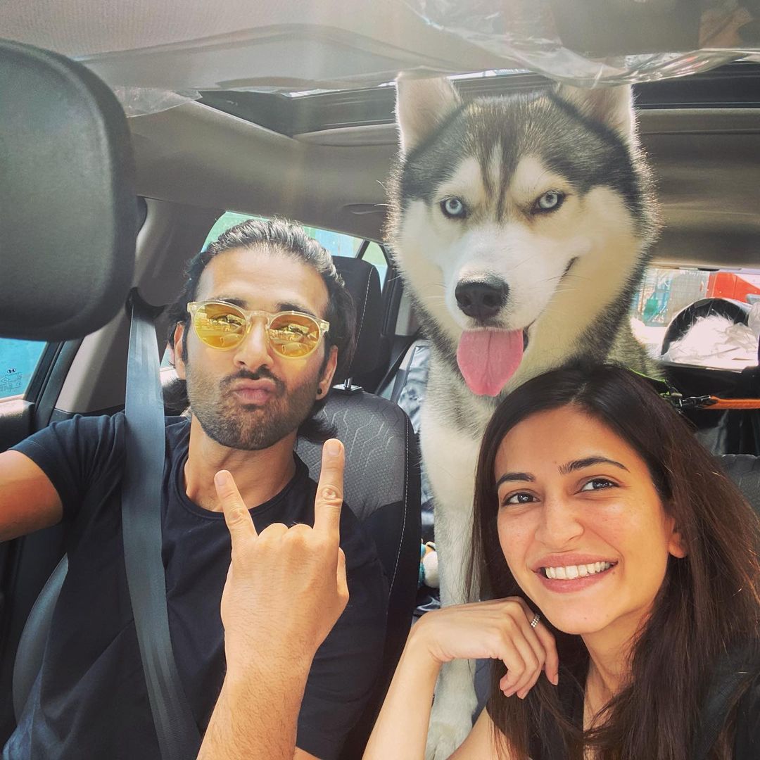 Pulkit Samrat shares romantic pool selfie with girlfriend Kriti ...