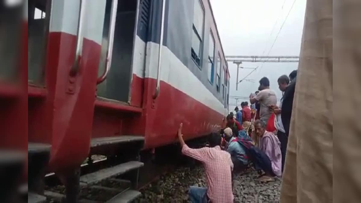 Bihar Train Accident: बेतिया में टला बड़ा रेल हादसा, स्टेशन छोड़ते ही ...