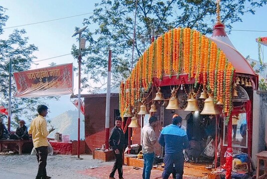 गुरना माता मंदिर में जरूर रुकते हैं वाहन, जानिए क्या है इसकी वजह ...