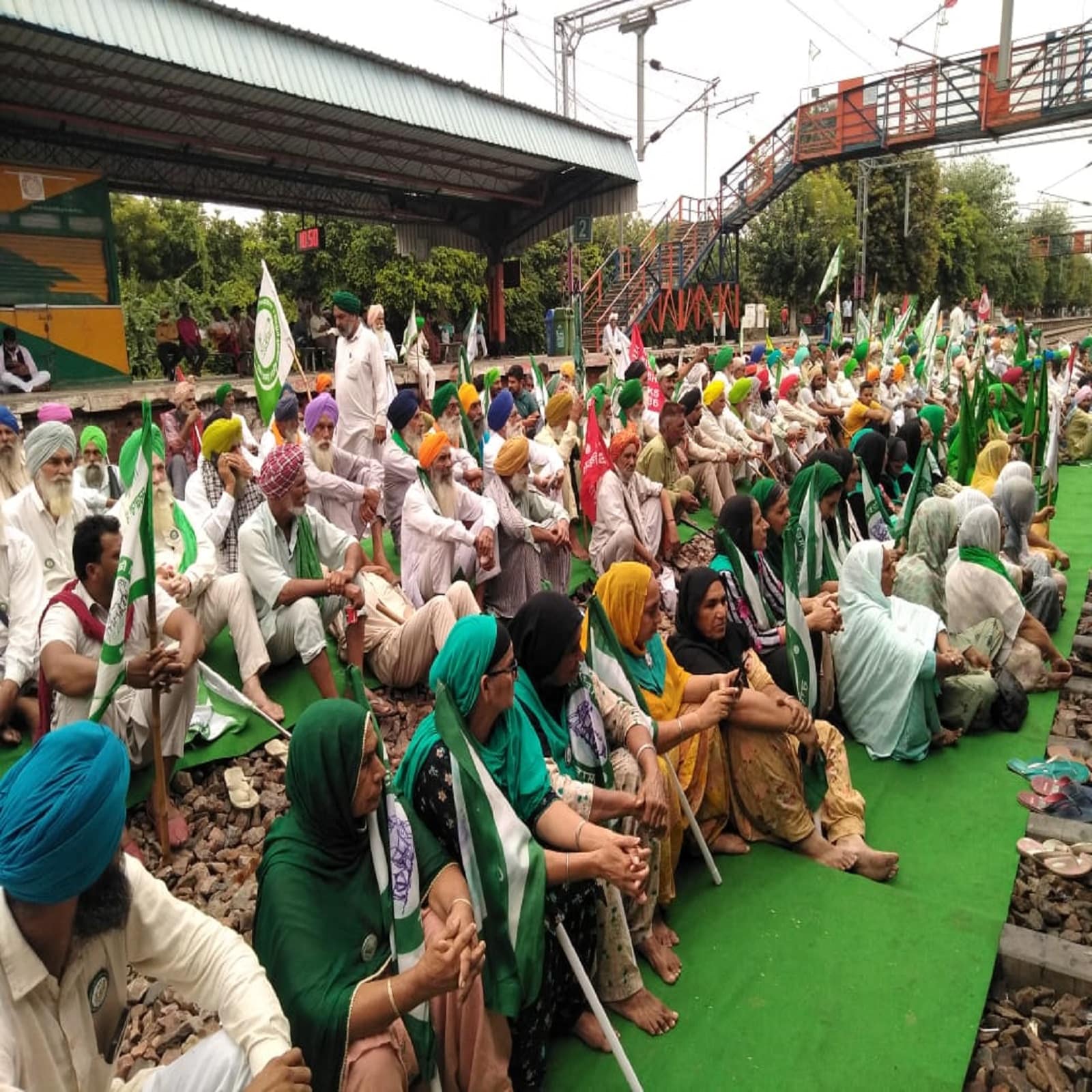 Rail Roko Andolan: क‍िसान आंदोलन का इन तीन रेलवे जोन की ट्रेनों पर पड़ा ...