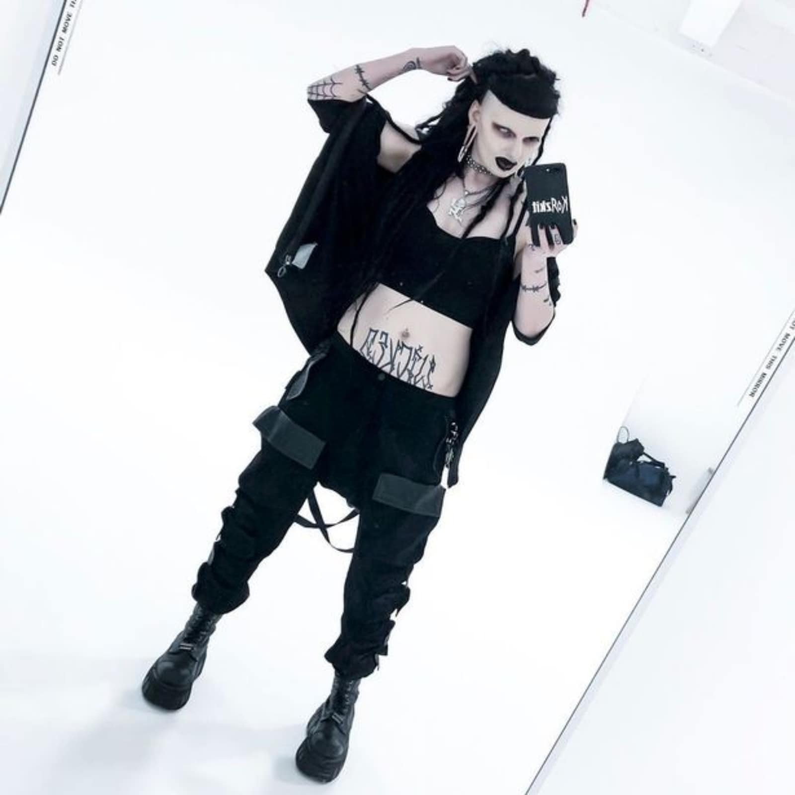 खूबसूरत कहलाने से है महिला को चिढ़, खुद को बनाना चाहती है जीती-जागती ...