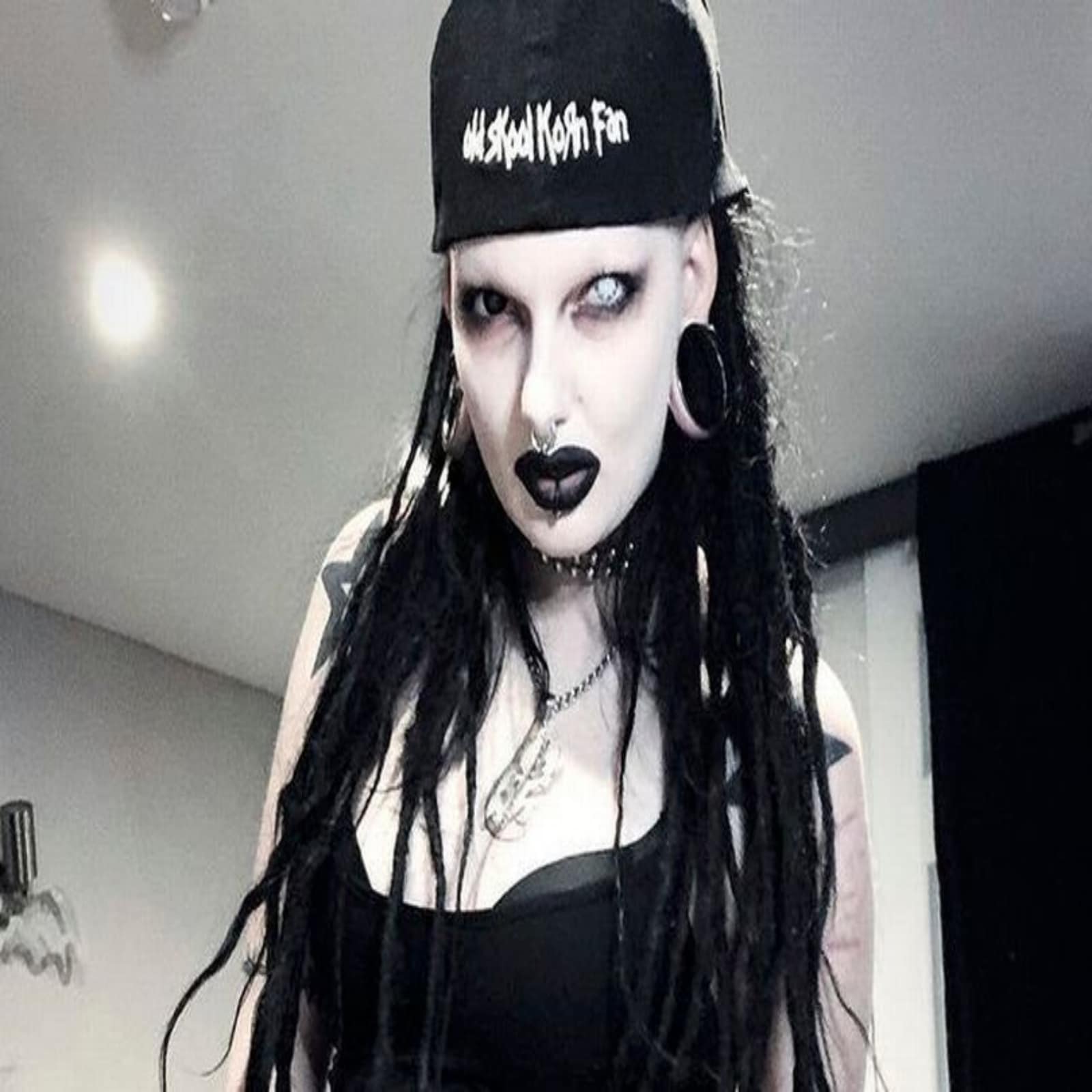 खूबसूरत कहलाने से है महिला को चिढ़, खुद को बनाना चाहती है जीती-जागती ...