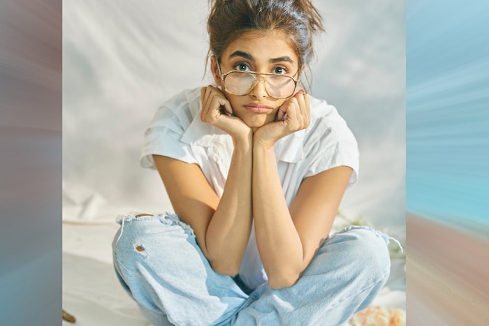 Actress Pooja Hegde Enjoying Maldives Vacation in Bikini taking ...