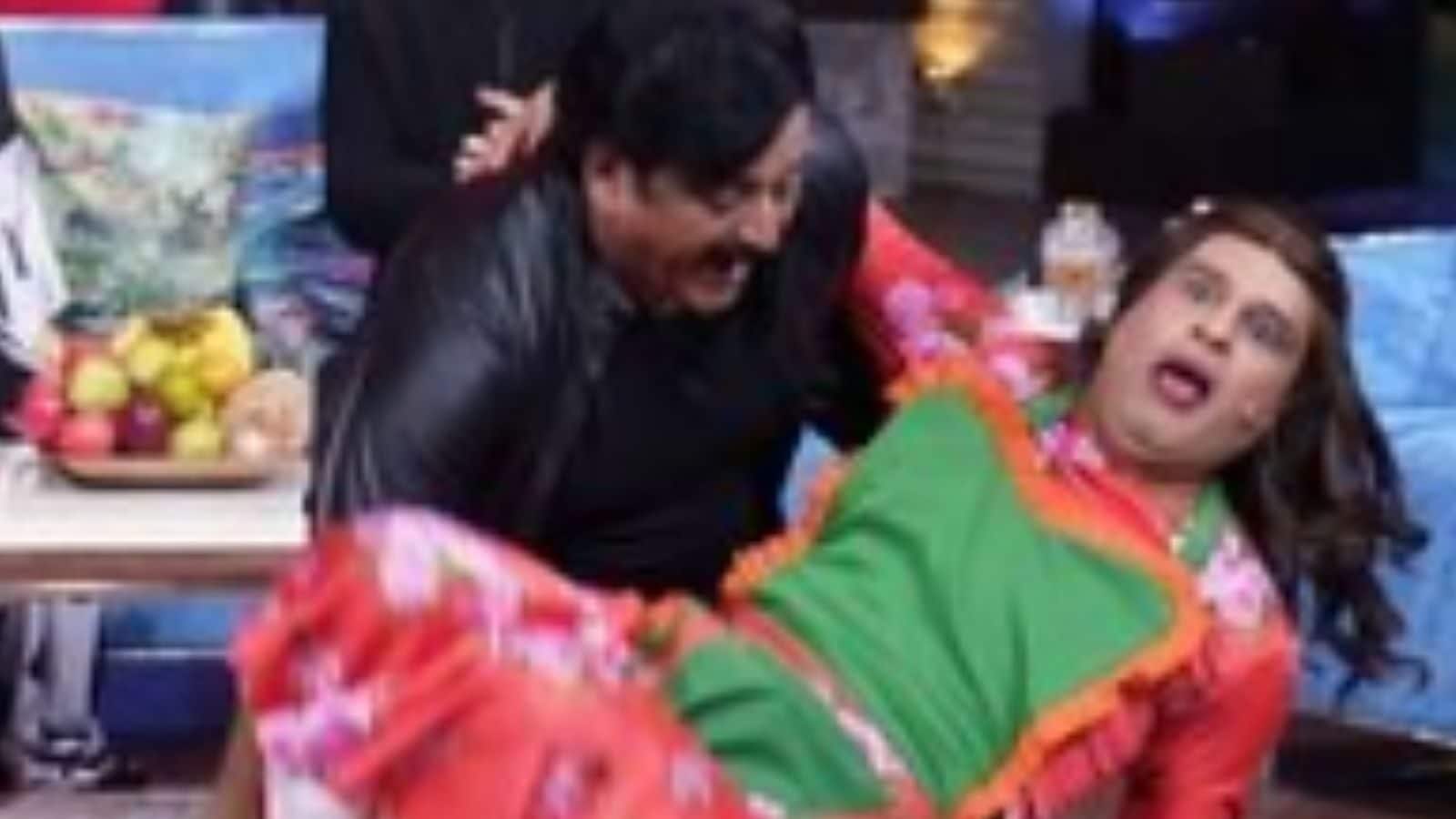 The Kapil Sharma Show Ravi Kishan Dance Bhojpuri Song Lens Neela Neela ...