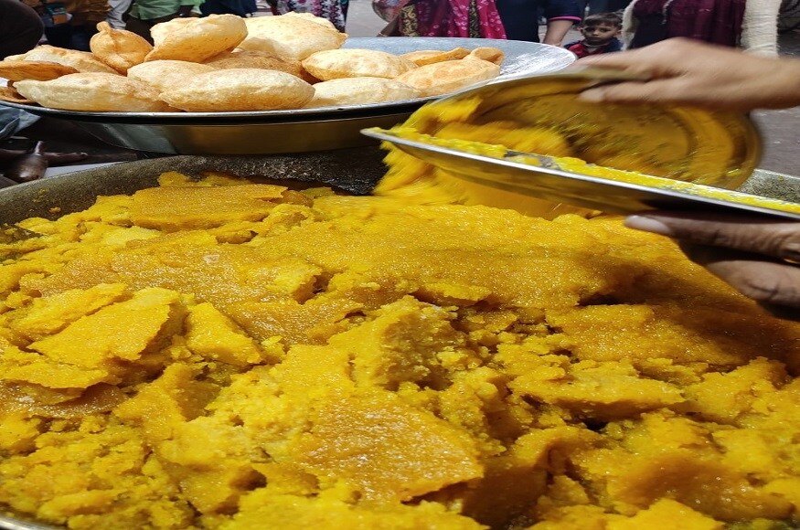 मजेदार पूरी-सब्जी-हलवा और कड़क चाय, जामा मस्जिद इलाके में ‘हाजी टी ...
