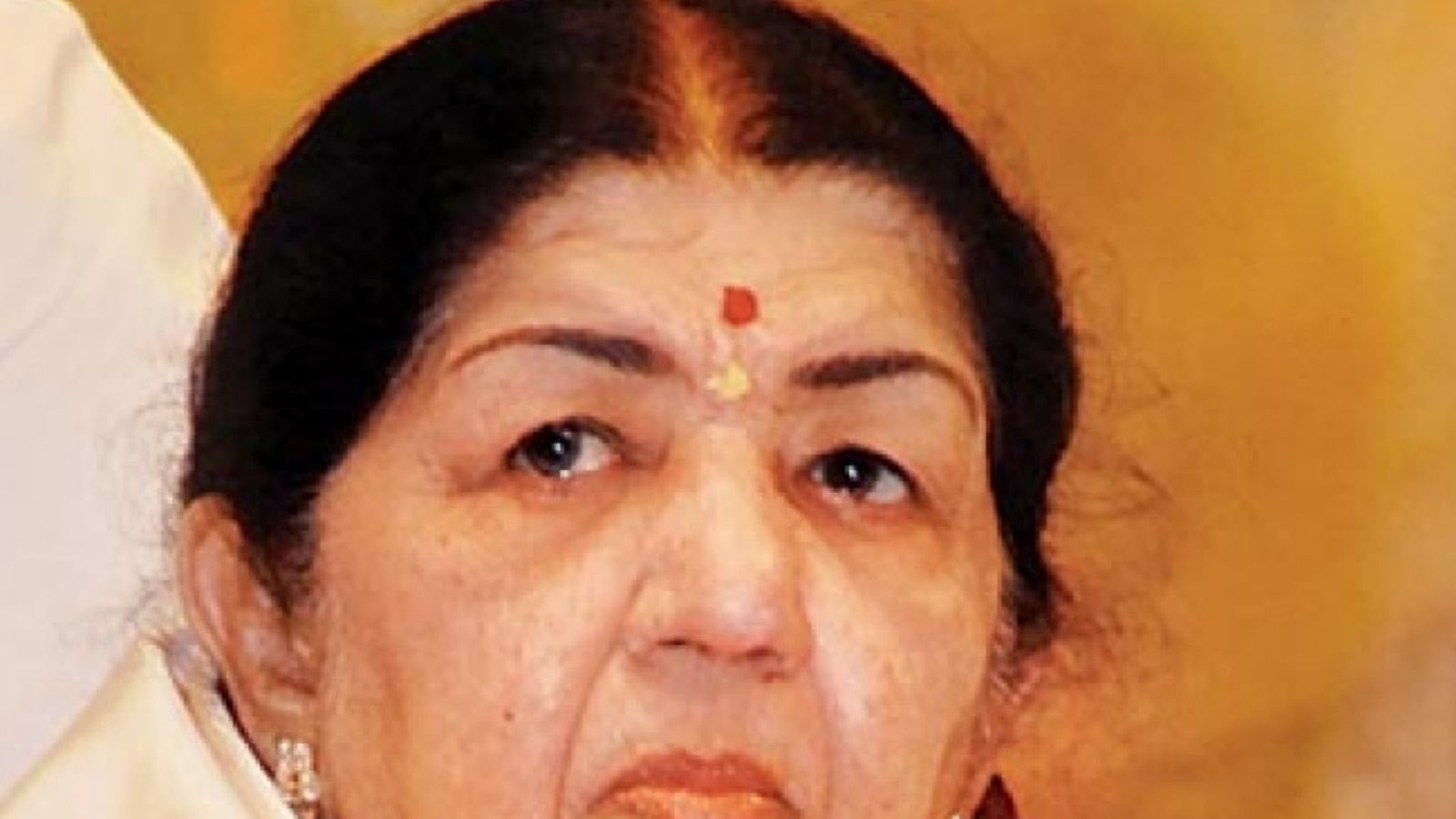 Lata Mangeshkar Health Update: 11 दिनों से अस्पताल में हैं स्वर कोकिला ...