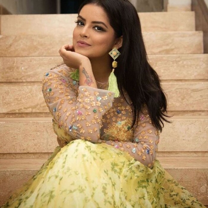 Paani Paani fame singer Rini Chandra glamorous photos Khesari lal yadav ...