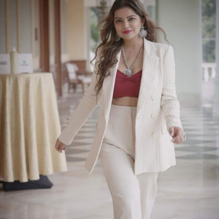 Paani Paani fame singer Rini Chandra glamorous photos Khesari lal yadav ...