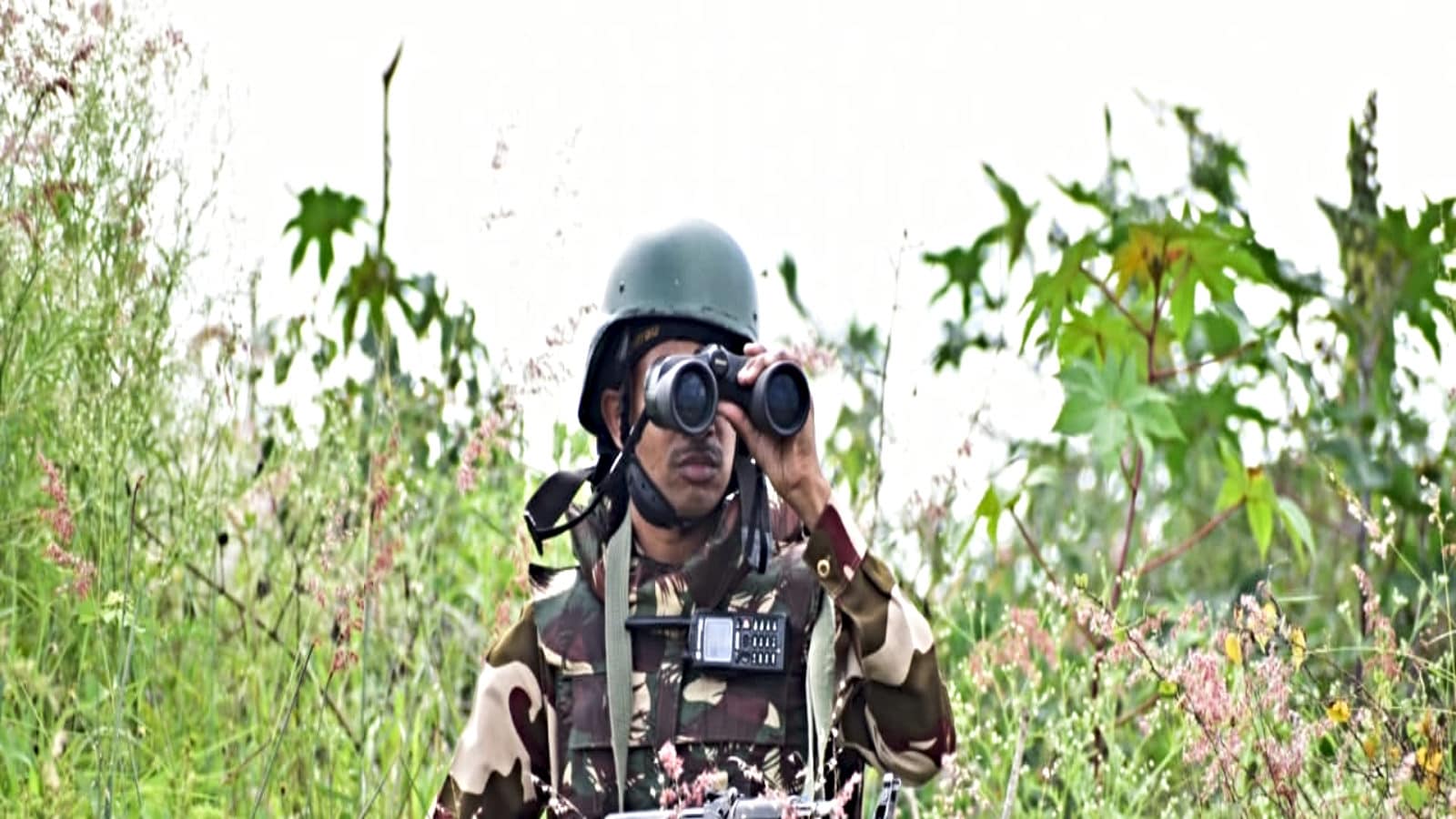 बीएसएफ के जवानों ने पंजाब बॉर्डर पर मार गिराया ड्रोन, टिफिन बम और ...