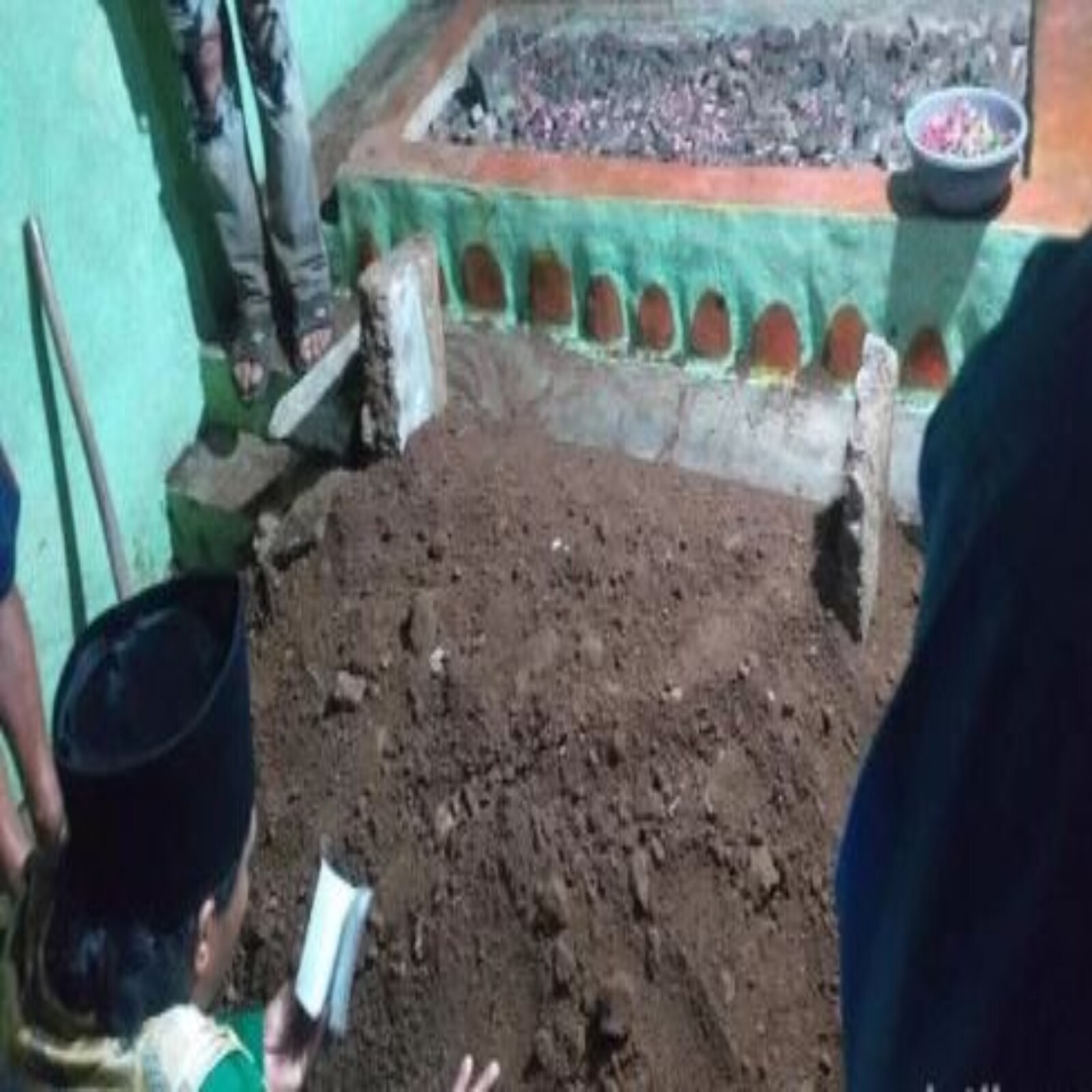 Parents kept 14 year old daughter dead body for 2 months believing she ...