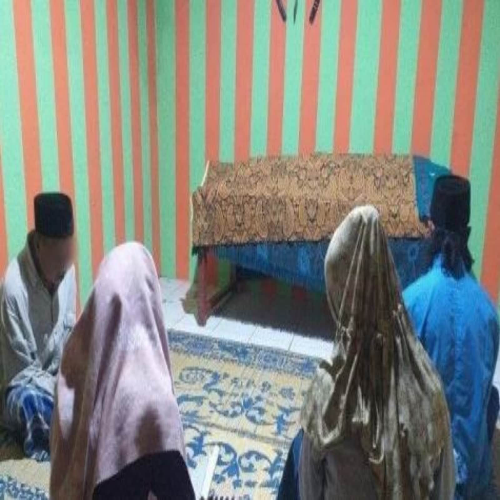 Parents kept 14 year old daughter dead body for 2 months believing she ...