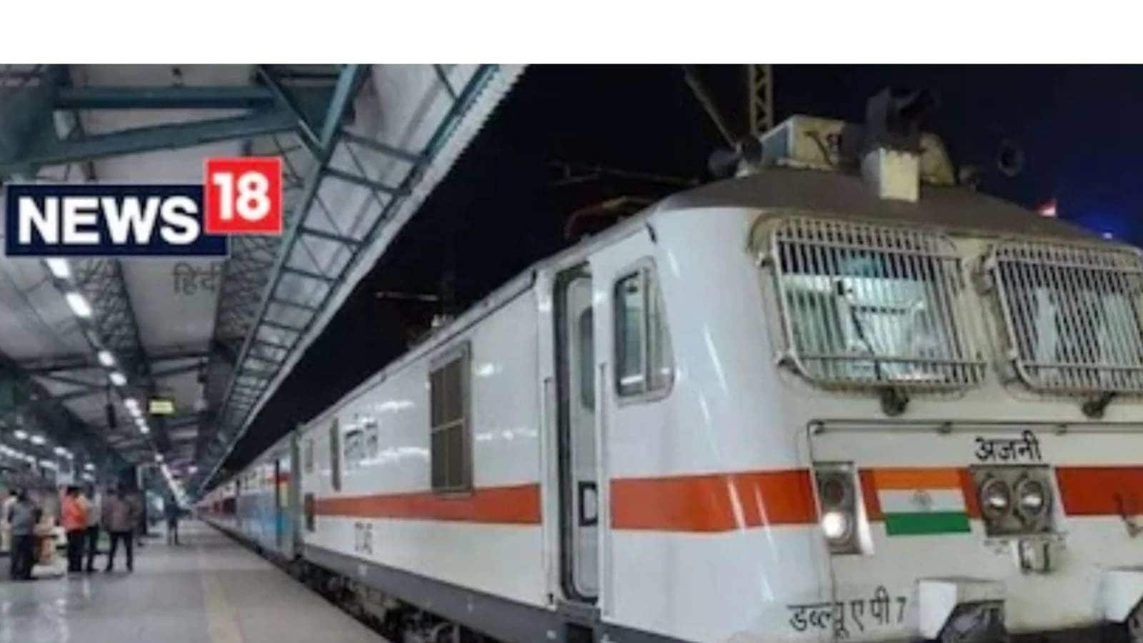 Balamau Passenger Train waited for two hours at Shahjahanpur Railway ...