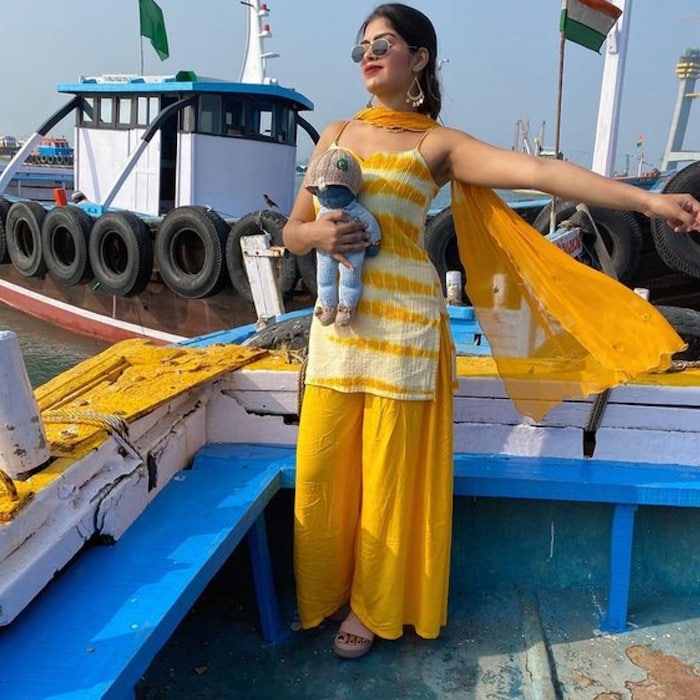 Actress prachi singh known for her bold image and now shows her simple ...