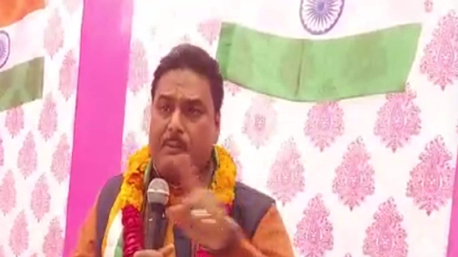 UP Chunav Video: BJP प्रत्‍याशी की खुले मंच से धमकी- वोट नहीं दिया तो ...