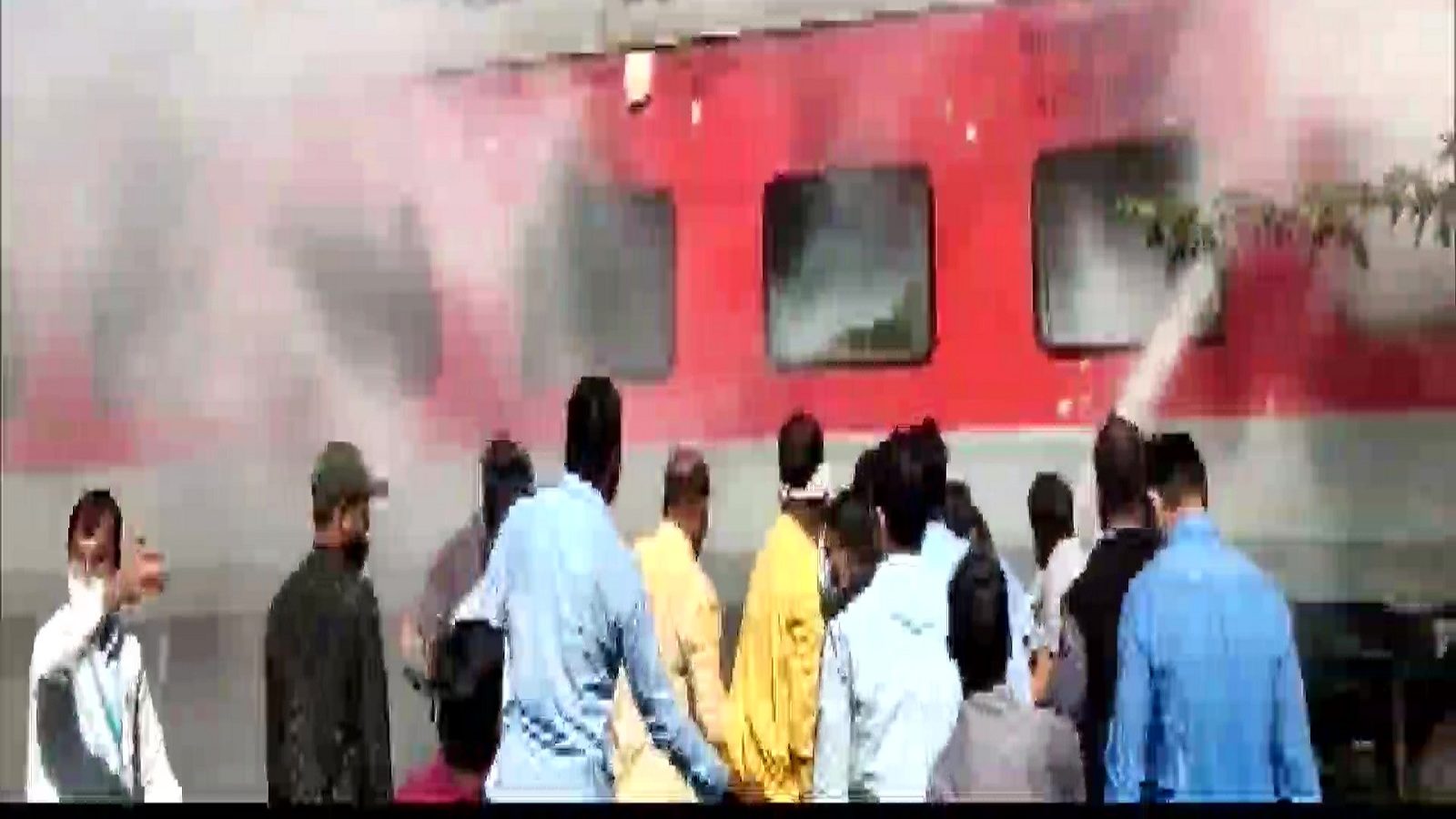 Fire broke out in the pantry car of 12993 gandhidham puri express ...