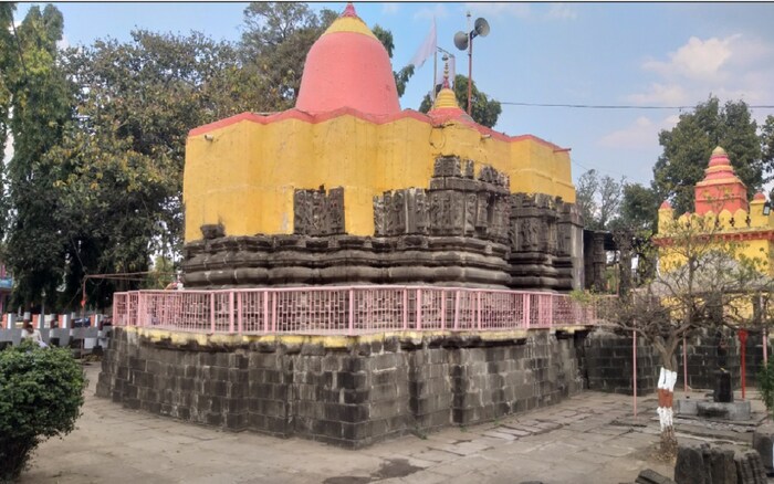 Bahubali Kadapa Shiv temple of Mahishmati in Betul district Maheshwar ...