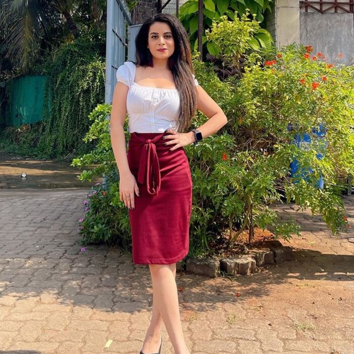 Bhojpuri actress garima dixit looks stunning as she poses in a stylish ...