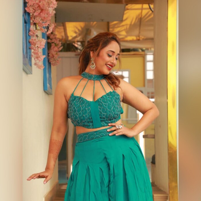 Bhojpuri sizzler Rani Chatterjee looks sensational in Her New ...