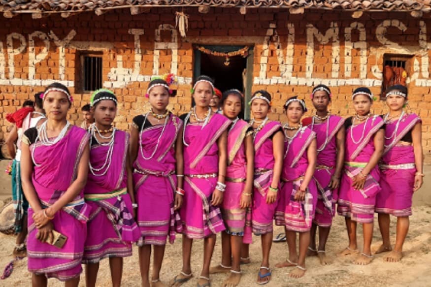 वैलेंटाइन डे पर जानें छत्तीसगढ़ की घोंटुल परंपरा, जिसमें लड़के-लड़कियां ...