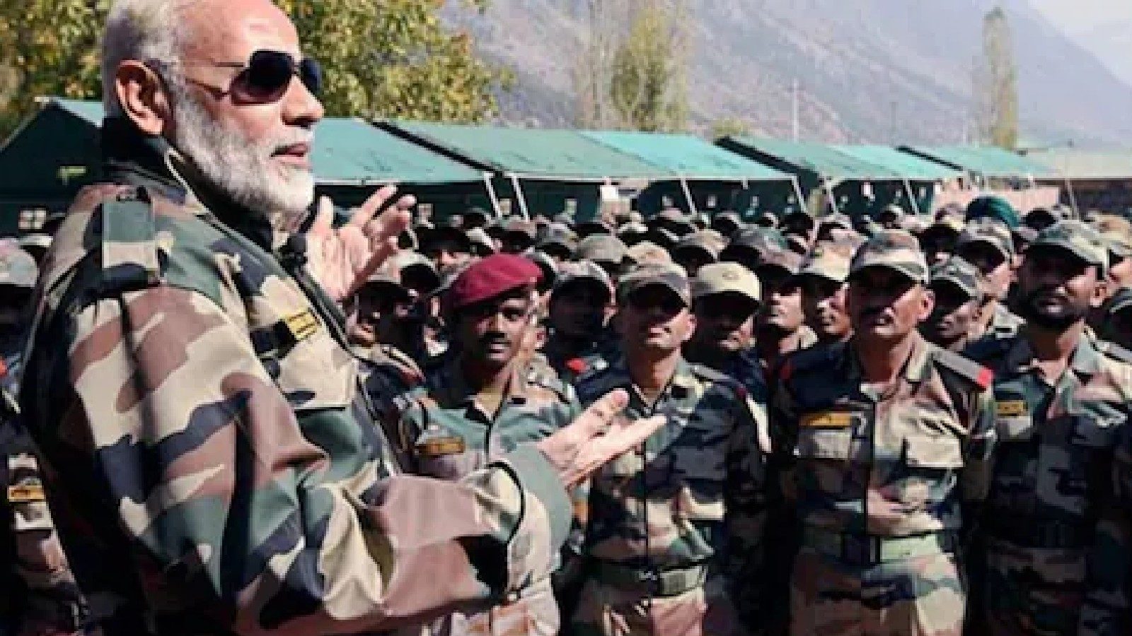 PM मोदी के सेना की वर्दी पहनने पर यूपी की कोर्ट ने PMO को जारी किया ...