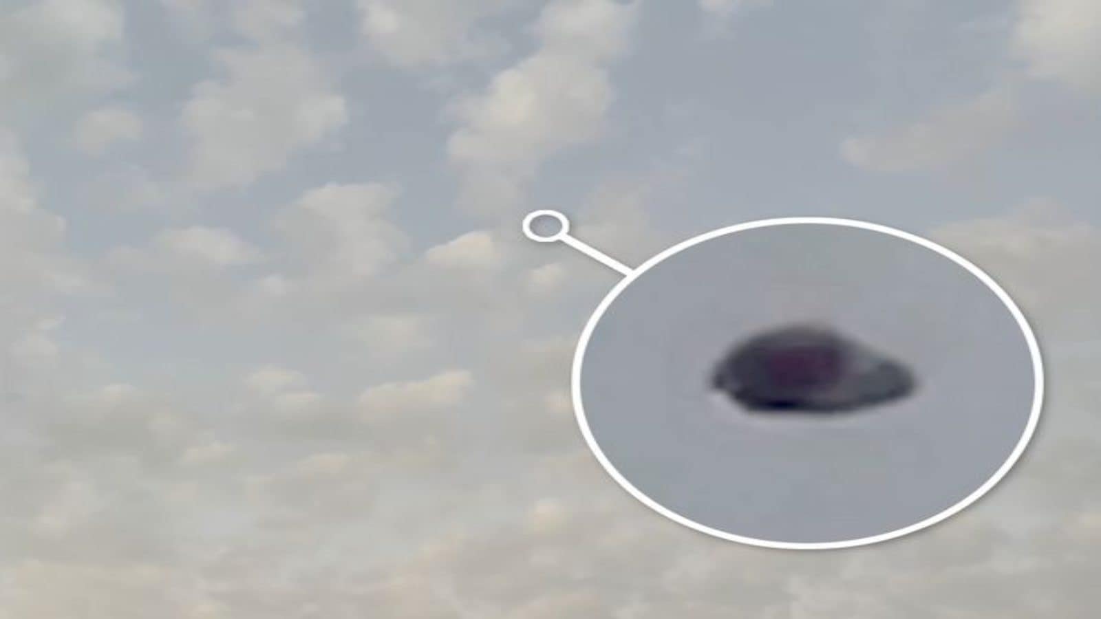 पाकिस्तान पर अब होगा एलियंस का हमला! दिन के उजाले में आसमान में उड़ता ...