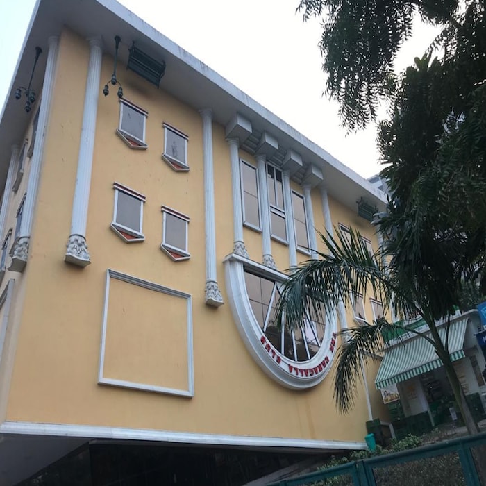 Ulta ghar ki photos upside down house pictures first wierd building in ...