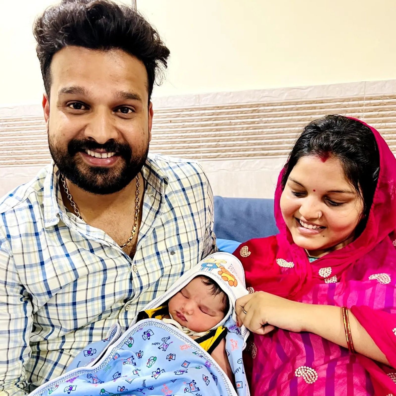 पापा बनने के 2 दिन बाद Ritesh Pandey ने पत्नी और बेटे संग शेयर की पहली ...