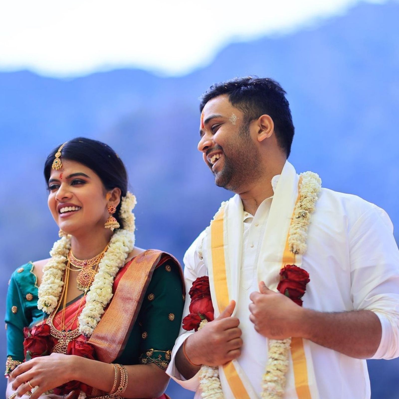 साउथ इंडियन एक्ट्रेस- सिंगर Swagatha S Krishnan ने ऋषिकेश में Akshay ...