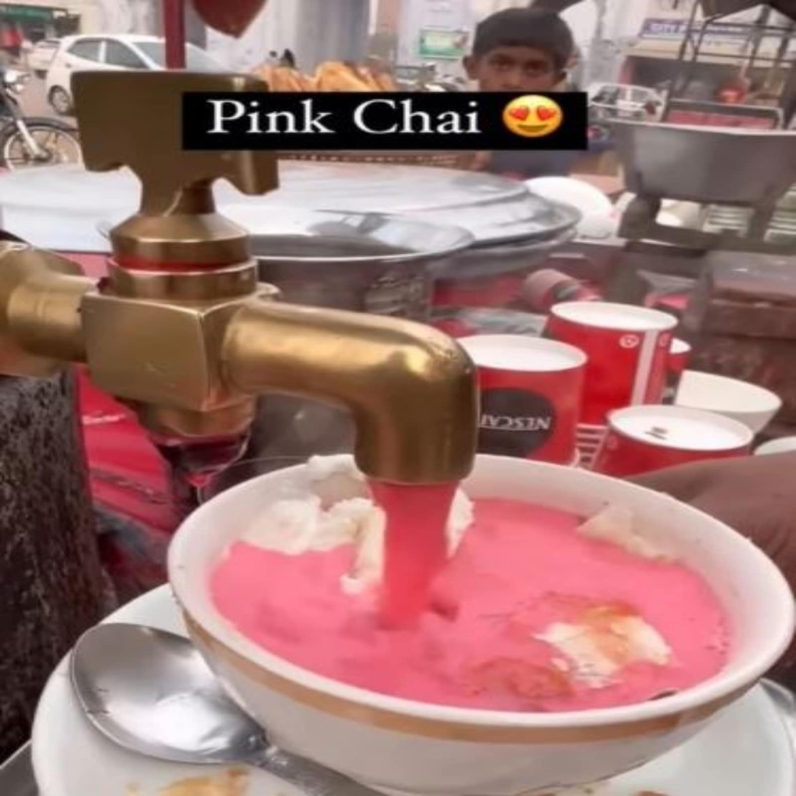 टुंडे कबाब के बाद अब लखनऊ में आई गुलाबी चाय, पीने के लिए बेसब्र हुए लोग ...