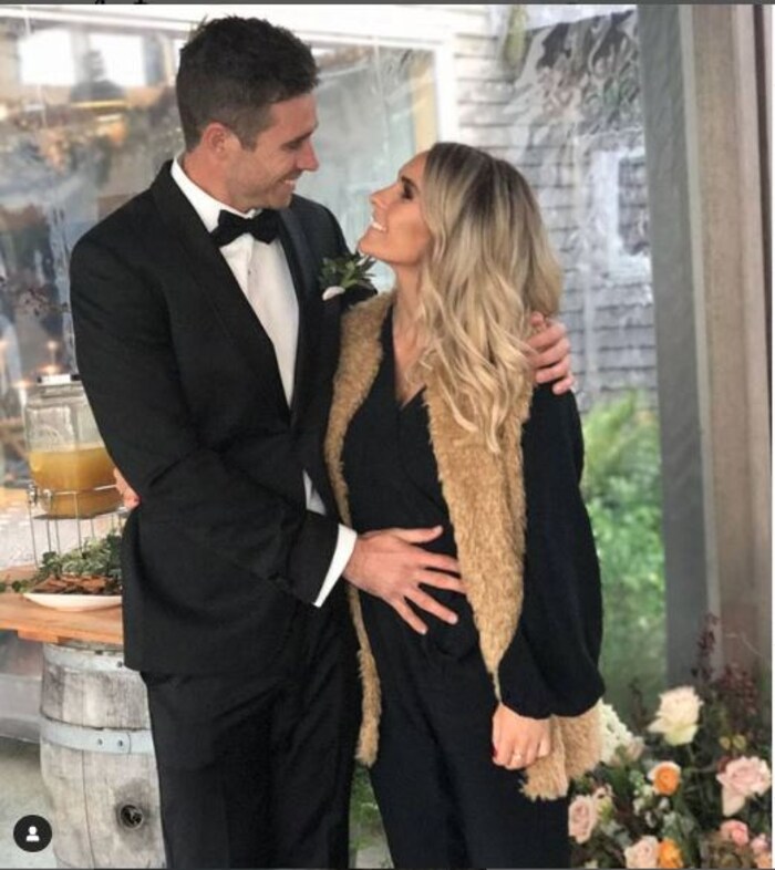 KKR के तूफानी गेंदबाज ने IPL 2022 से पहले रचाई शादी, गर्लफ्रेंड को ...