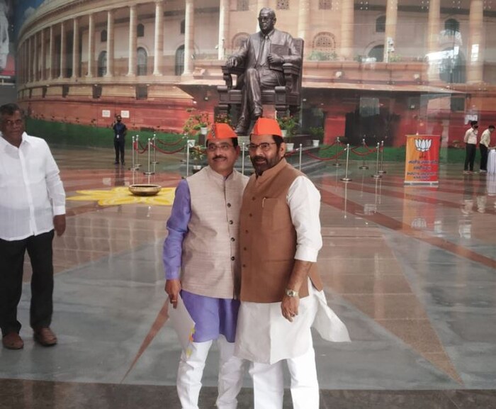 BJP का यूनिफॉर्म कोड बनी 'भगवा टोपी' का उत्तराखंड कनेक्शन कितना खास है ...