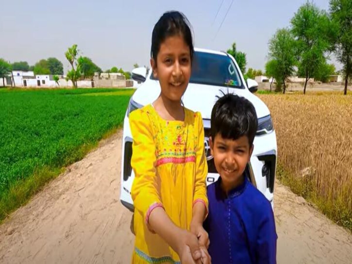 पाकिस्तानी सड़क पर फॉर्च्यूनर दौड़ाता दिखा 8 साल का बच्चा, बगल में बैठी ...