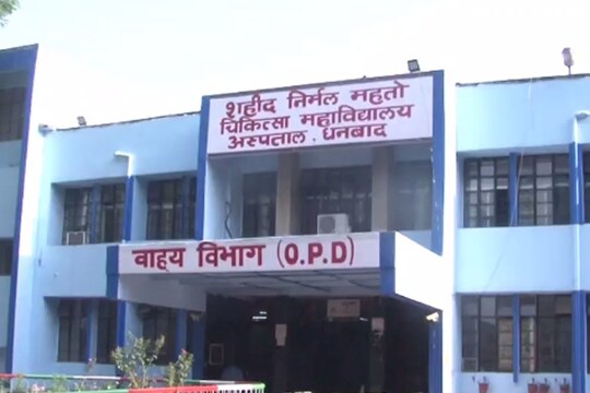 झारखंड के नंबर-2 अस्पताल SNMMCH में 50 साल बाद लगा लिफ्ट, लेकिन 1 महीने ...