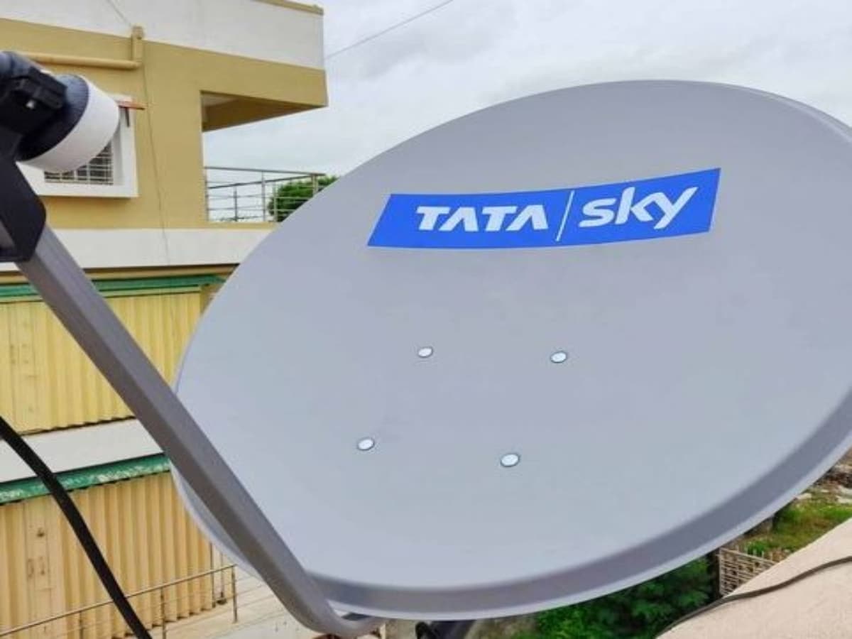 आखिर हमेशा तिरछी क्यों लगाई जाती है डिश टीवी की छतरी? क्या आप जानते हैं ...