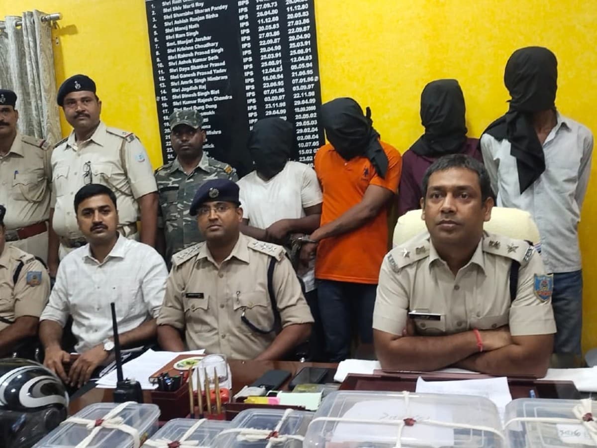 चास बैंक डकैती के 4 मुलजिम गिरफ्तार, लूटी गई रकम में से 20 लाख रुपए ...
