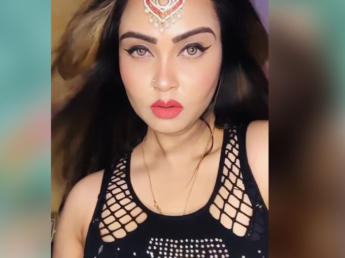 Photos: बचपन में ऐसी दिखती थीं खेसारी लाल यादव की एक्ट्रेस मोहिनी घोष ...
