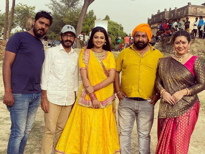 Raksha Gupta Photos: यलो कलर के लंहगे में खूबसूरत दिखीं रक्षा गुप्ता ...