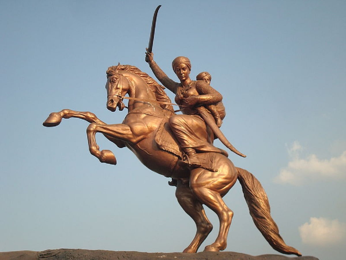 Rani Laxmibai Death Anniversary: झांसी की रानी को लेकर क्या सोचते थे ...