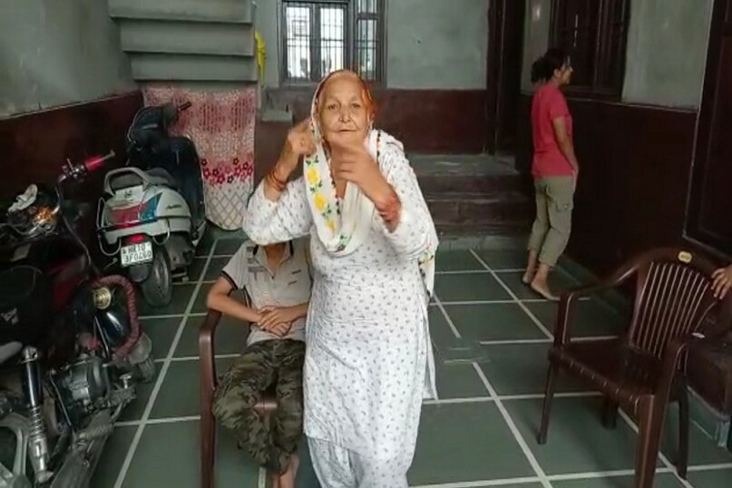 PHOTOS: हरिद्वार में पुल से गंगा नदी में छलांग लगा सोशल मीडिया पर छाई ...