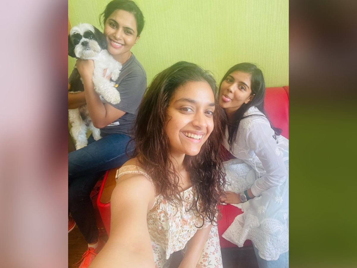 Keerthy Suresh: रजनीकांत की 'बहन' का दिखा बिंदास लुक, एक्ट्रेस को ...