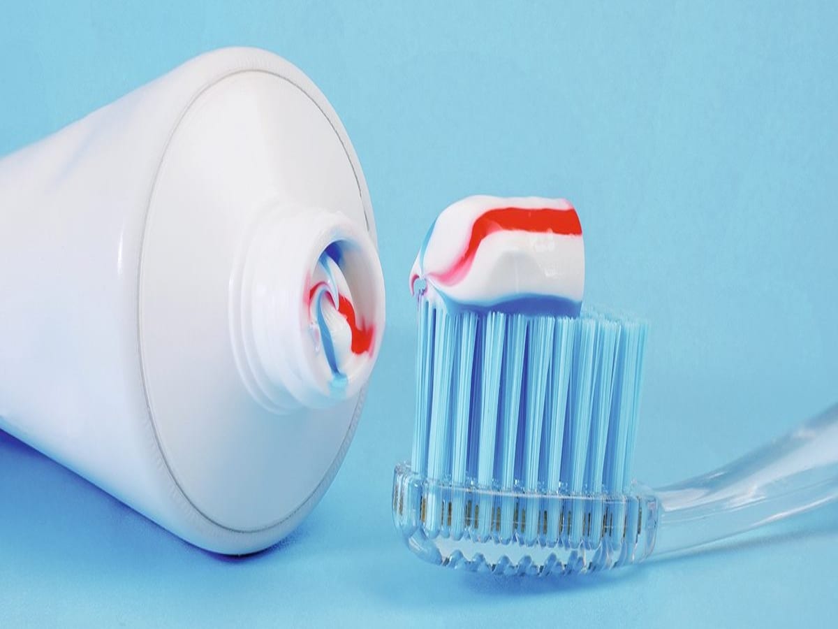क्या आप जानते हैं टूथपेस्ट में क्यों होती है नीले-लाल रंग की धारियां ...