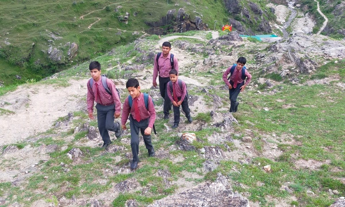 Almora: इस गांव के लोगों के लिए आज भी किसी सपने से कम नहीं है सड़क ...