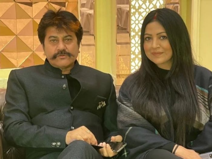 Nilima Singh Anniversary: अक्षरा सिंह की मम्मी-पापा की शादी को हुए 33 ...