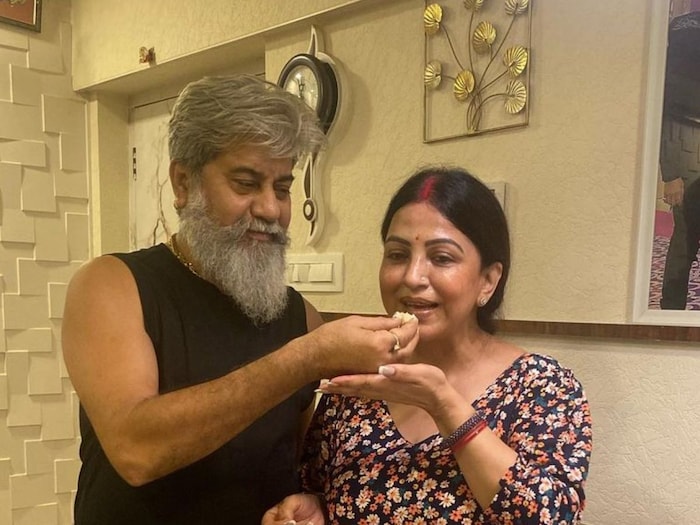 Nilima Singh Anniversary: अक्षरा सिंह की मम्मी-पापा की शादी को हुए 33 ...