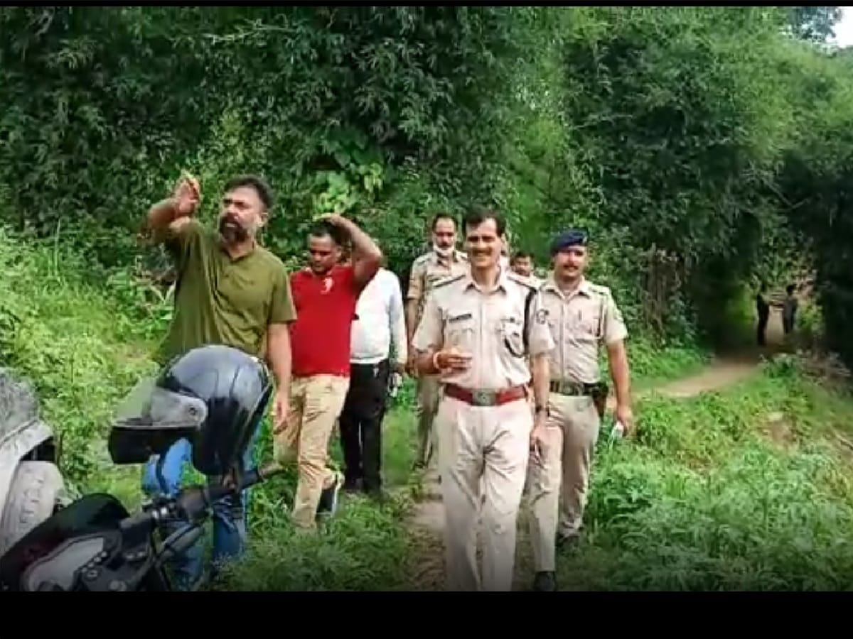 अंकित हत्याकांड में पड़ोसी परिवार के 4 लोग गिरफ्तार, घर में मिले धारदार ...