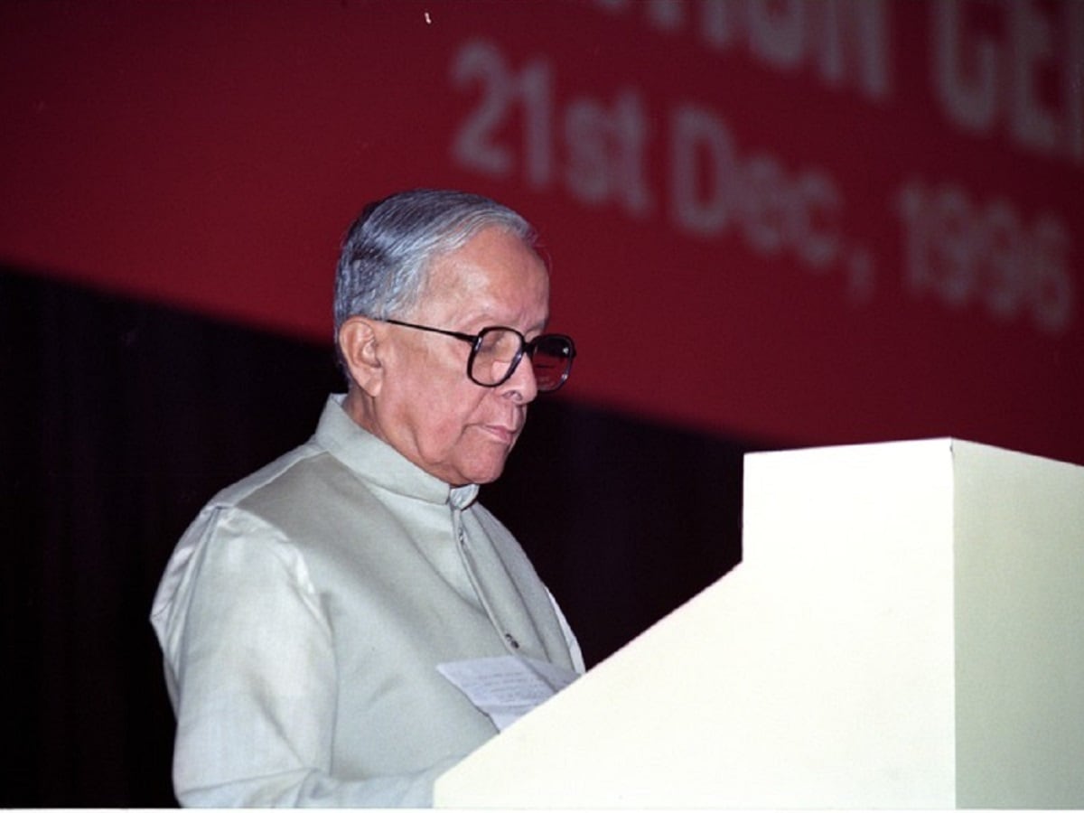 Jyoti Basu Birthday: एक नहीं 4 बार मिला था प्रधानमंत्री पद का प्रस्ताव ...