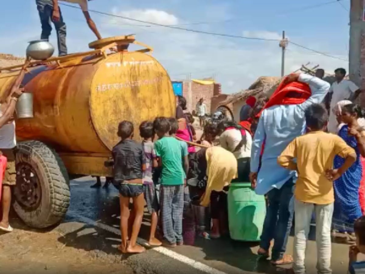 कैमूर में गहराया पेयजल संकट, नाप-नापकर दिया जा रहा लोगों को पीने का ...
