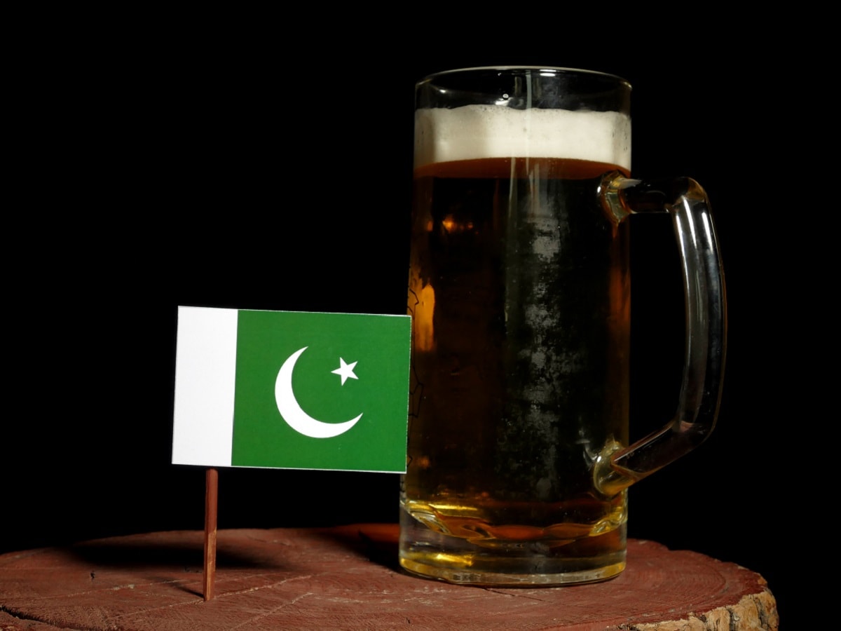 पाकिस्तान में क्यों लोकप्रिय हो रही है चीनी बियर? - chinese beer rising ...