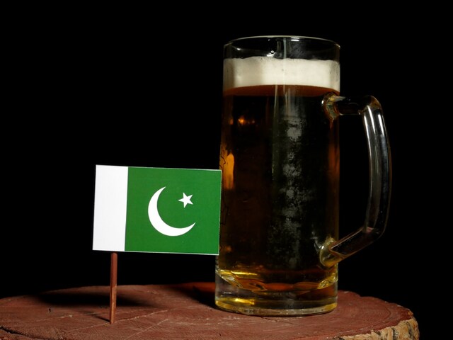 पाकिस्तान में क्यों लोकप्रिय हो रही है चीनी बियर? - chinese beer rising ...