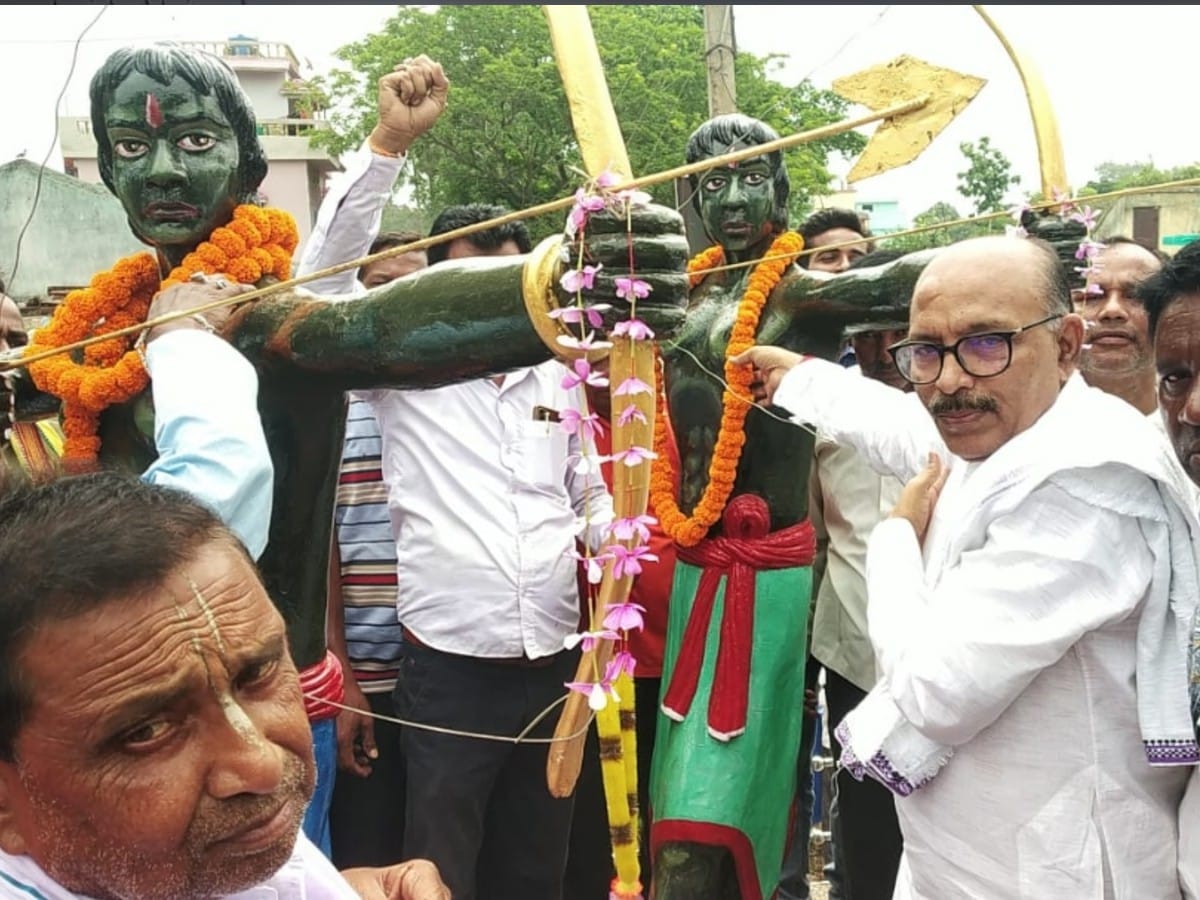 जामताड़ा में हूल दिवस पर स्पीकर ने कहा बुराइयां दूर किए बगैर शोषणमुक्त समाज नहीं बन सकता 